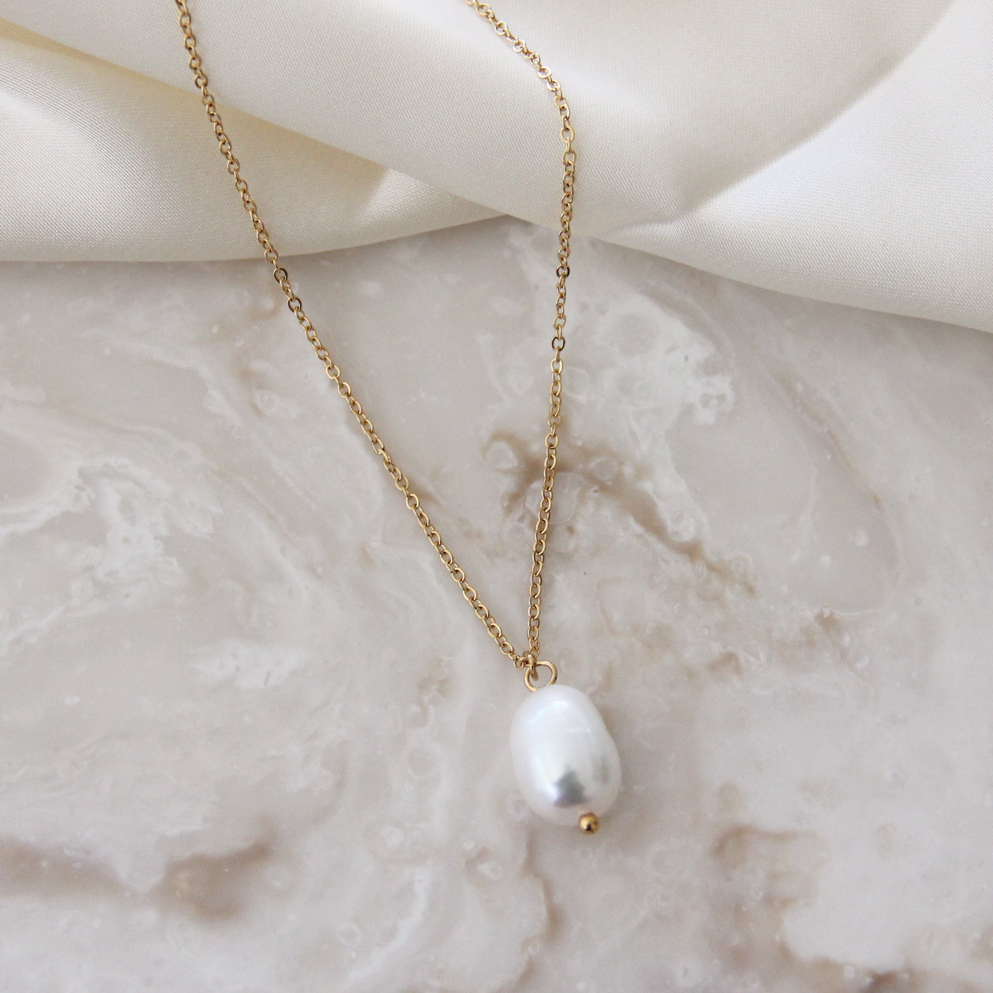 Single Pearl Drop Necklace